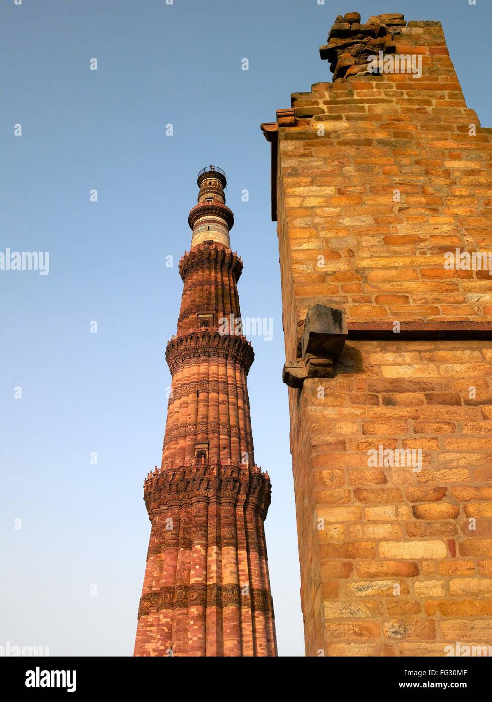 Quar minar et pilier en fer Banque de photographies et d’images à haute ...