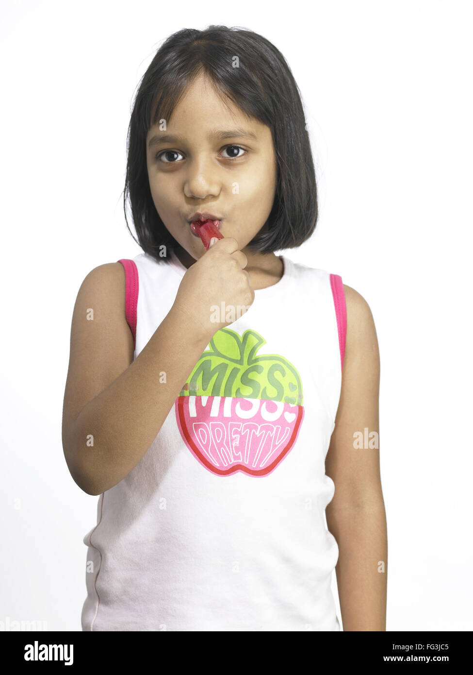 South Asian Indian Girl Sucking Lollipop En Maternelle M Photo Stock