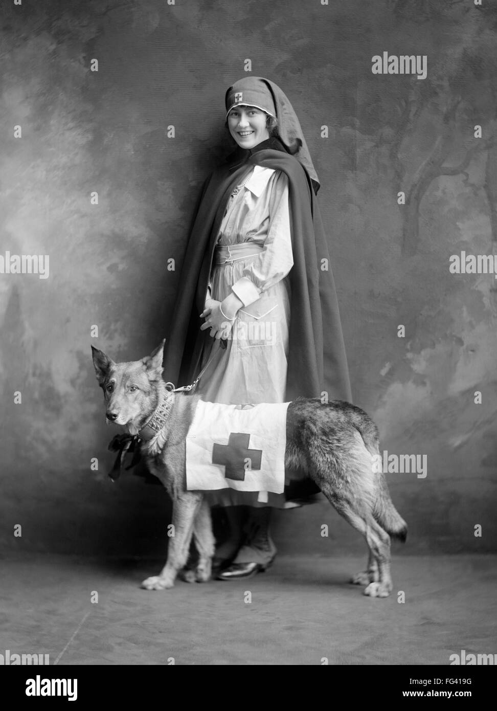 Infirmière croix rouge Banque d'image et photos - Alamy