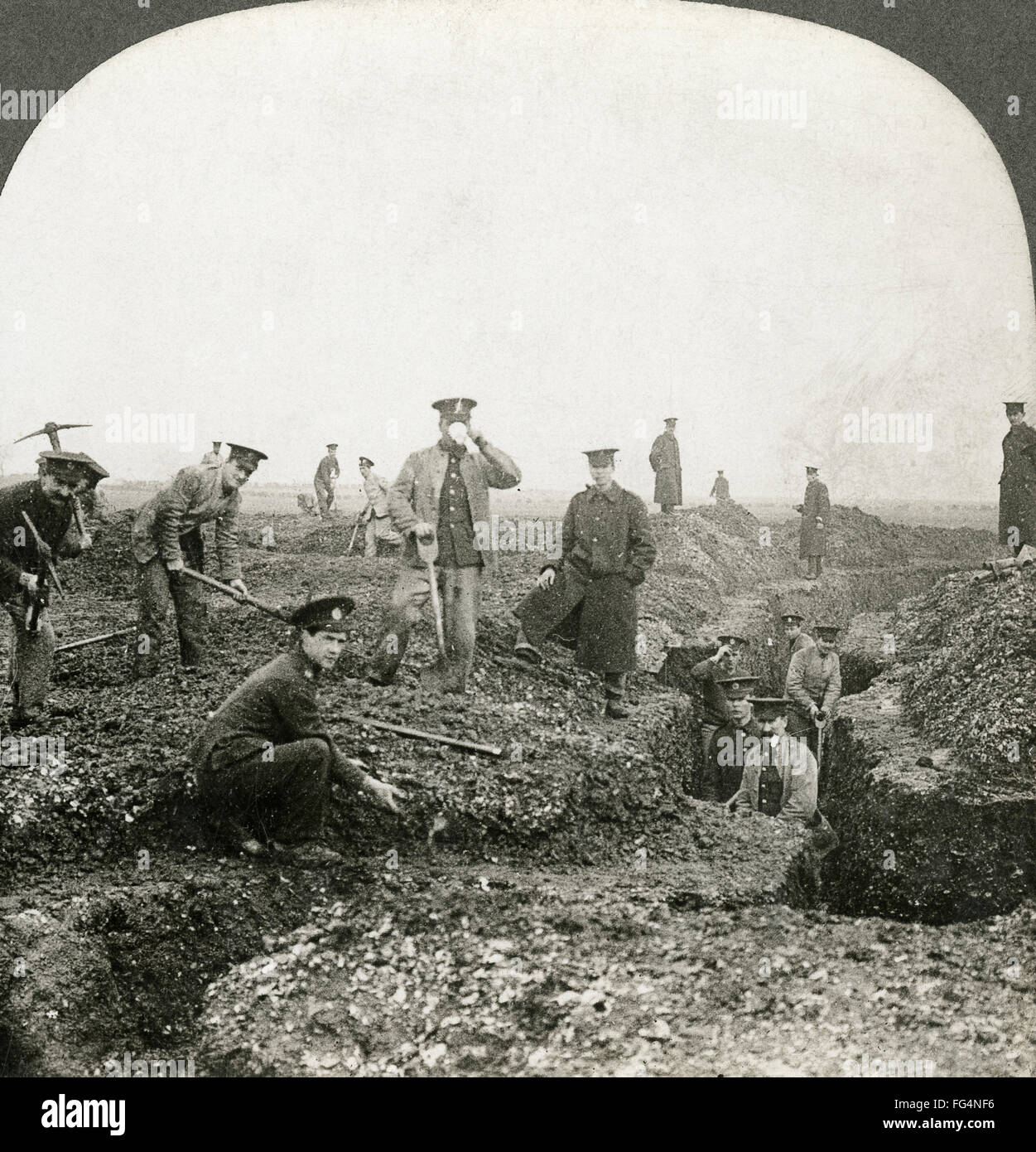 La PREMIÈRE GUERRE MONDIALE : tranchées, c1916. /N'British Royal ...
