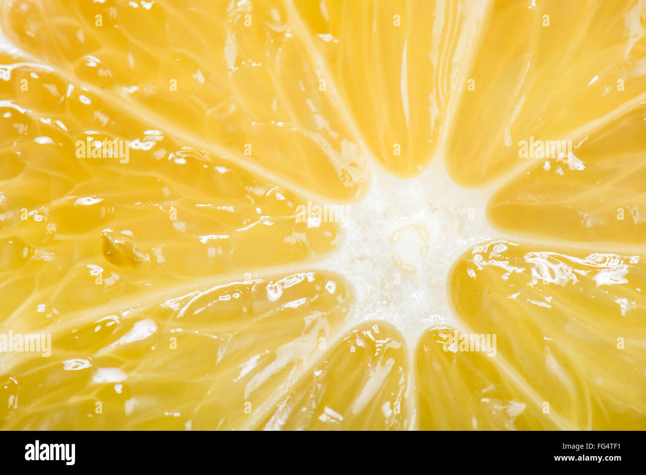 Manger un citron Banque de photographies et d’images à haute résolution ...