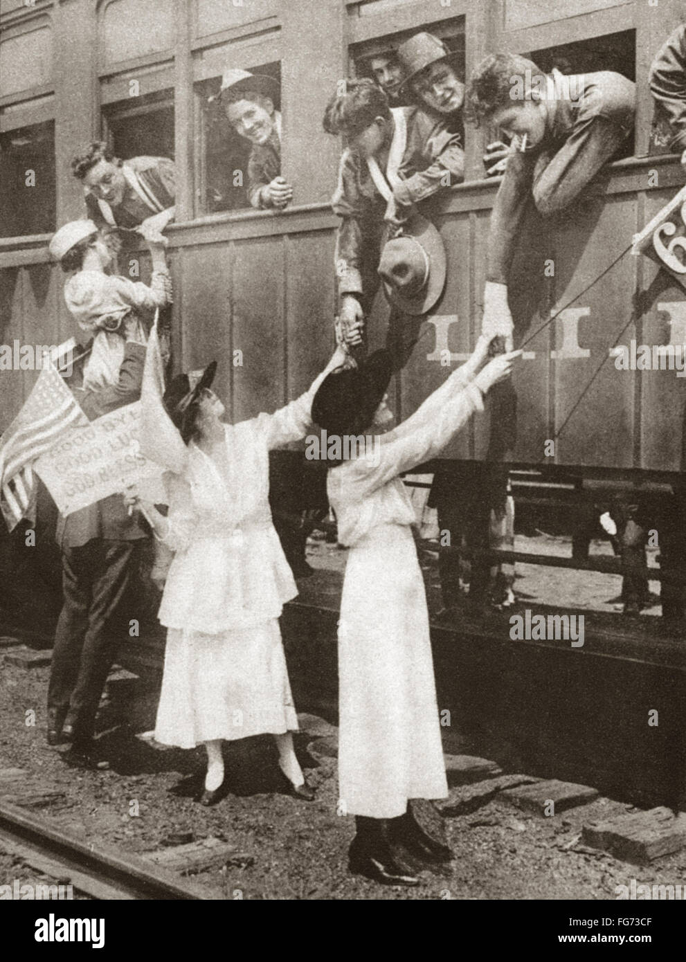 La PREMIÈRE GUERRE MONDIALE : Adieu, 1918. /Nl départ du 69e Régiment d ...