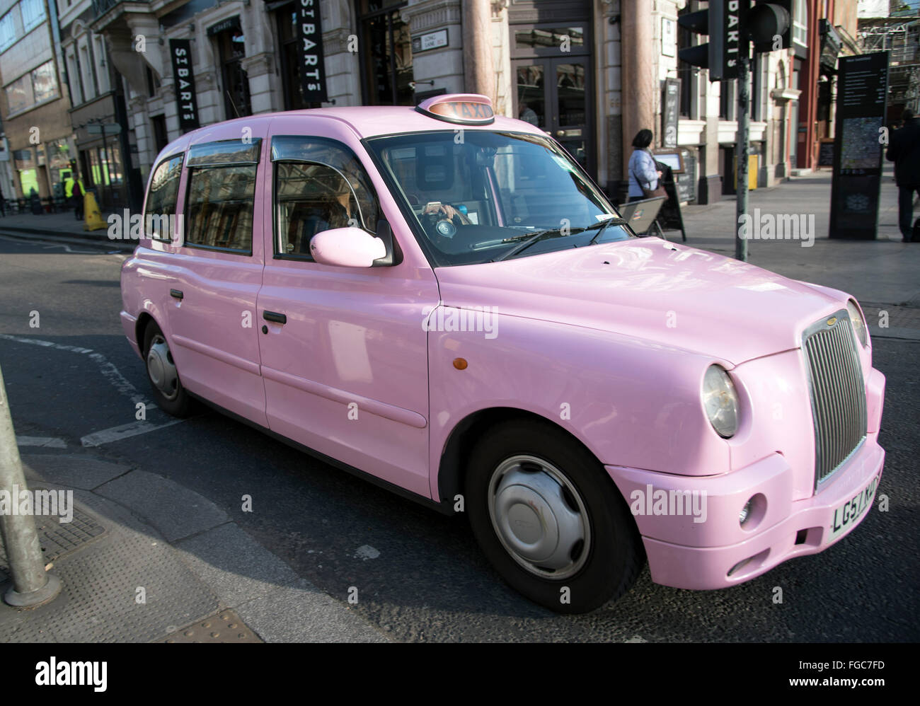Pink taxi london Banque de photographies et d’images à haute résolution ...