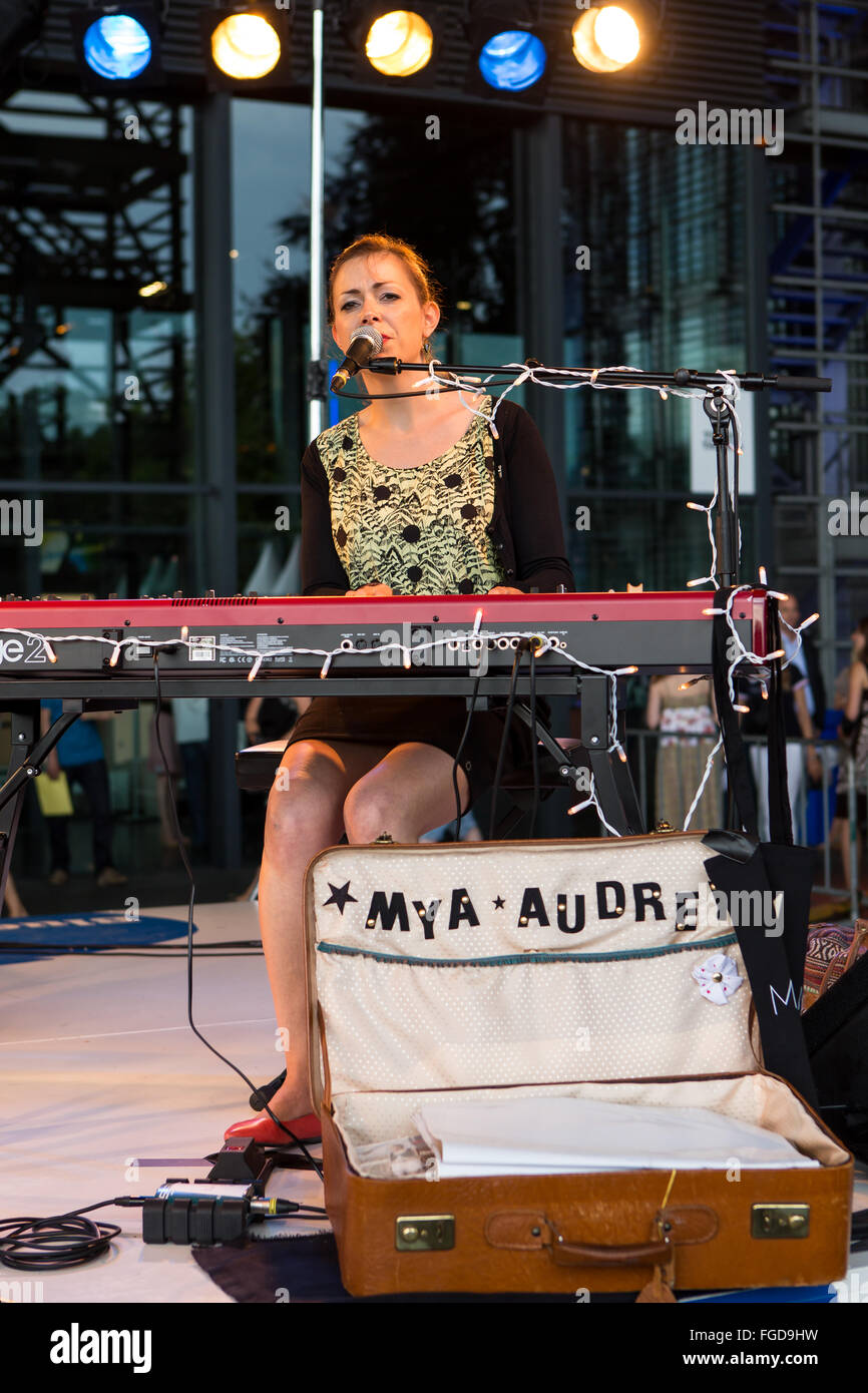 Mya audrey Banque de photographies et d’images à haute résolution - Alamy