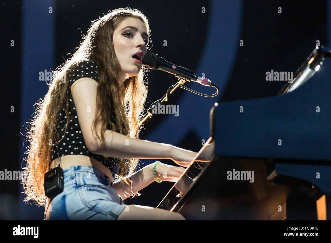 Birdy chanteuse Banque de photographies et d’images à haute résolution ...