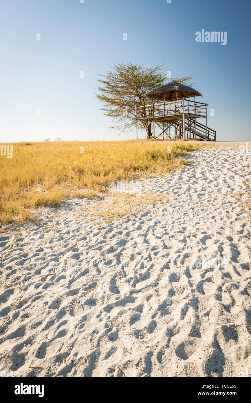 Cabane africaine au toit de chaume Banque de photographies et d’images à haute résolution - Alamy