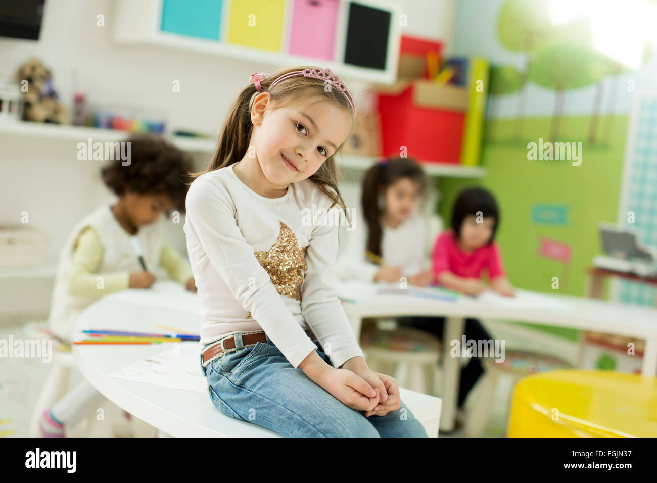 Fille en classe dessin noir et blanc Banque de photographies et d ...