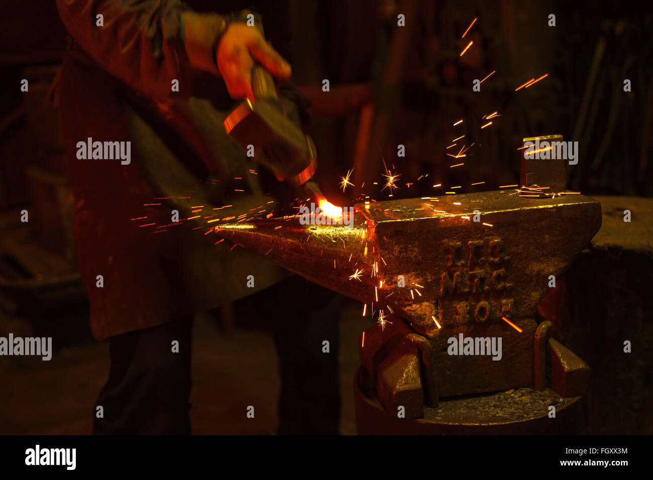 Forgeron au travail Banque de photographies et d’images à haute ...