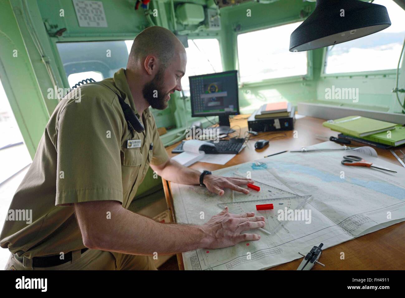 Italie (fév. 22, 2016)Le Lieutenant Benjamin MCINTYRE, USS Mount ...