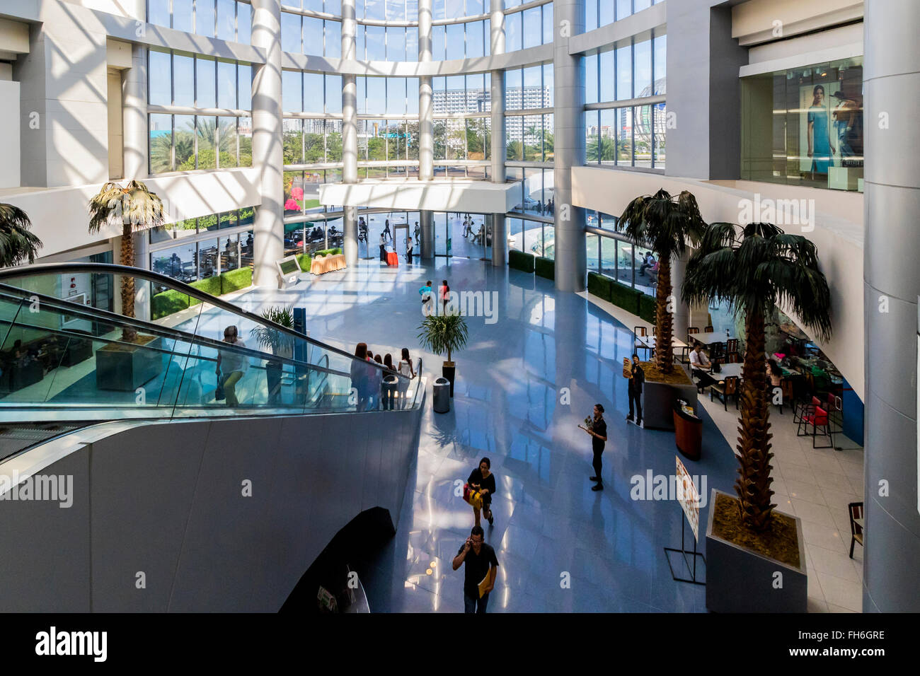 Au plus grand complexe commercial Shoppers Mall of Asia Barangay, Bay ...