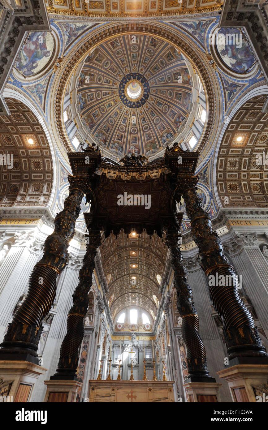 Autel et plafond dans la basilique st peters Banque de photographies et ...