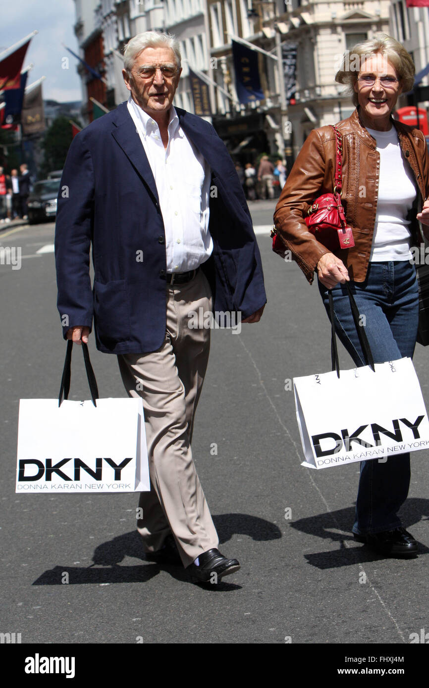 Michael parkinson avec sa femme mary Banque de photographies et d ...