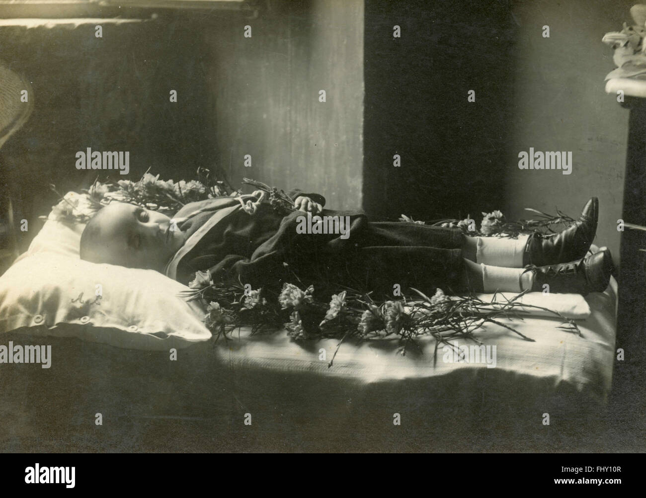 Enfant mort Banque de photographies et d’images à haute résolution - Alamy