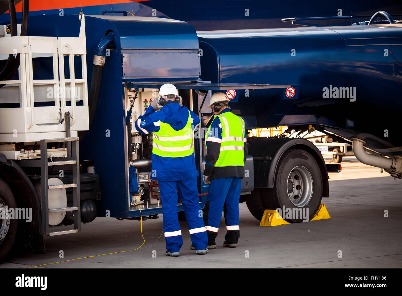Faire Le Plein D'un Avion Banque d'image et photos - Alamy