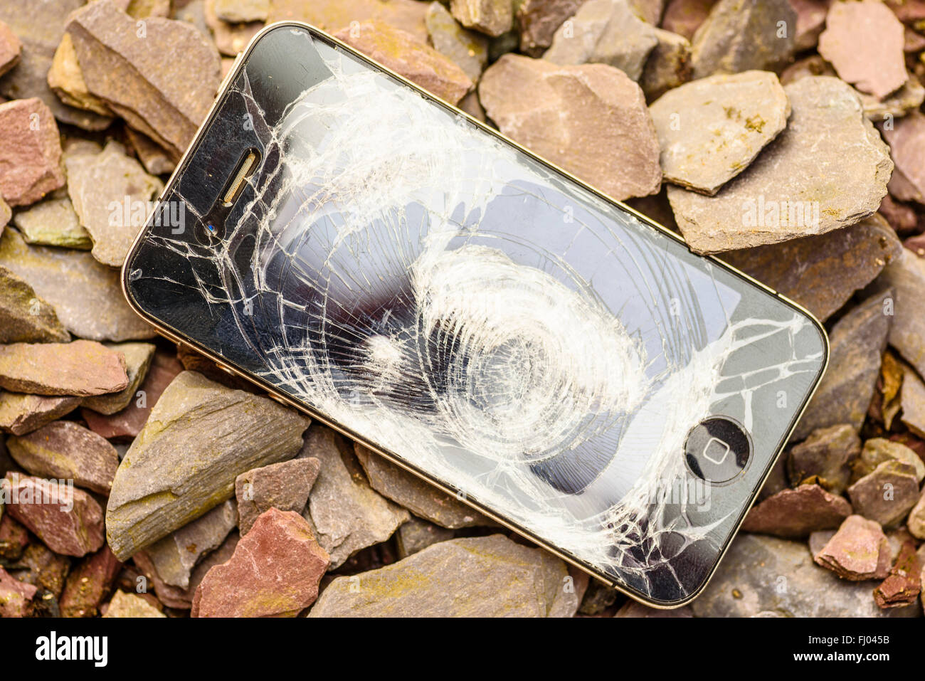 Iphone broken Banque de photographies et d’images à haute résolution ...