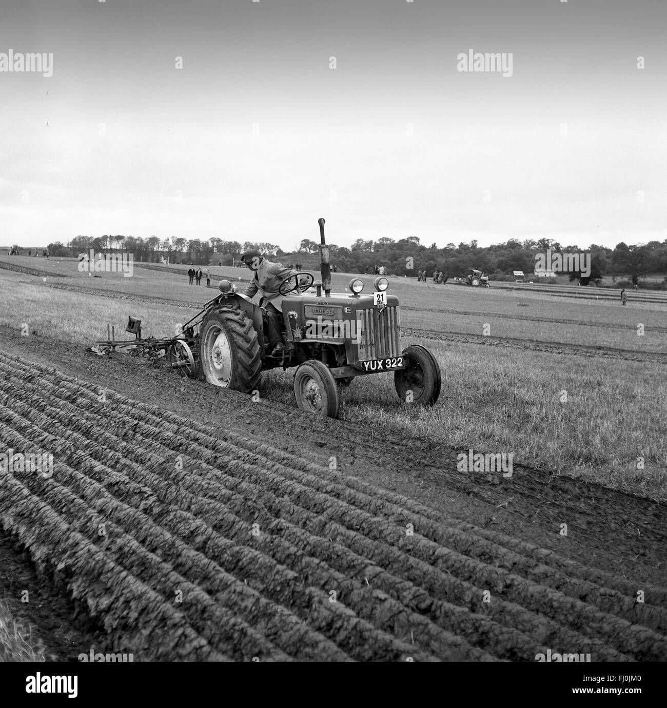 1960s tractor Banque de photographies et d’images à haute résolution ...