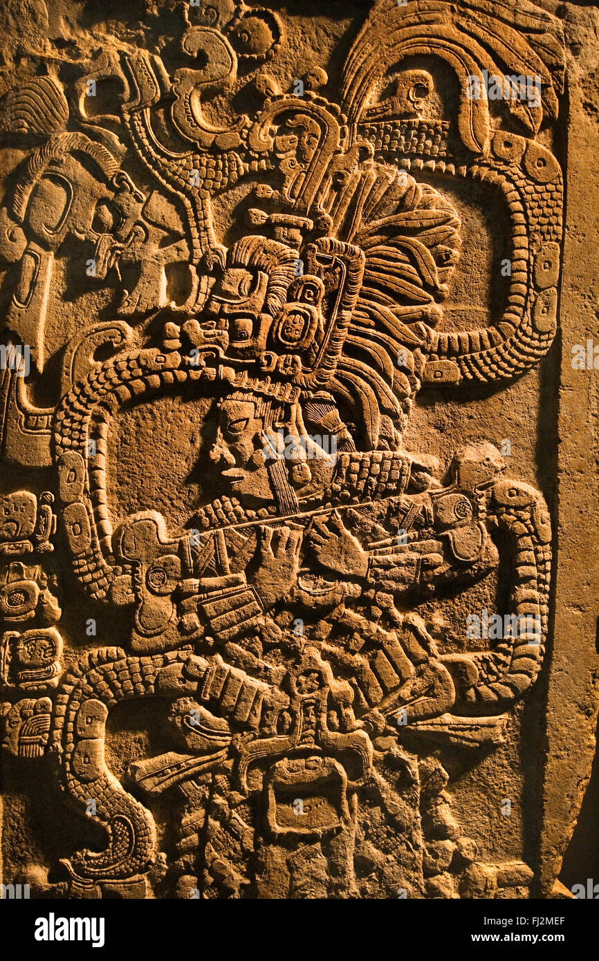 Bas-relief de l'image dans la nouvelle Maya Musée de Young, construit ...