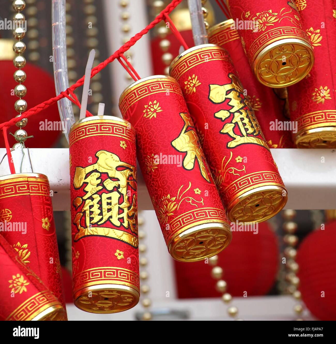 Décorations du Nouvel An chinois avec des symboles de chance et ...
