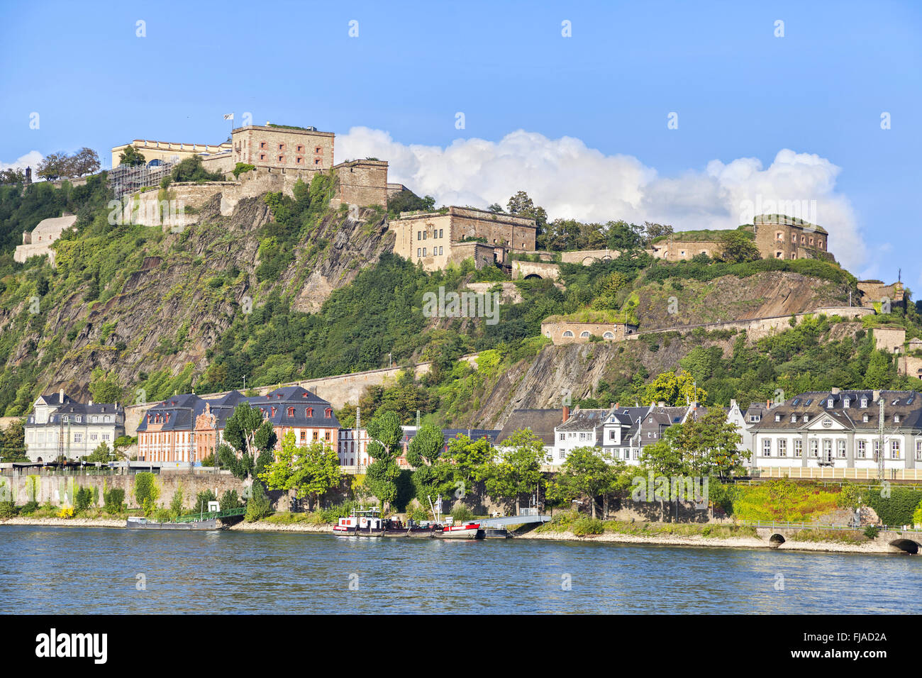 Forteresse Ehrenbreitstein sur le côté du Rhin à Coblence, Allemagne ...