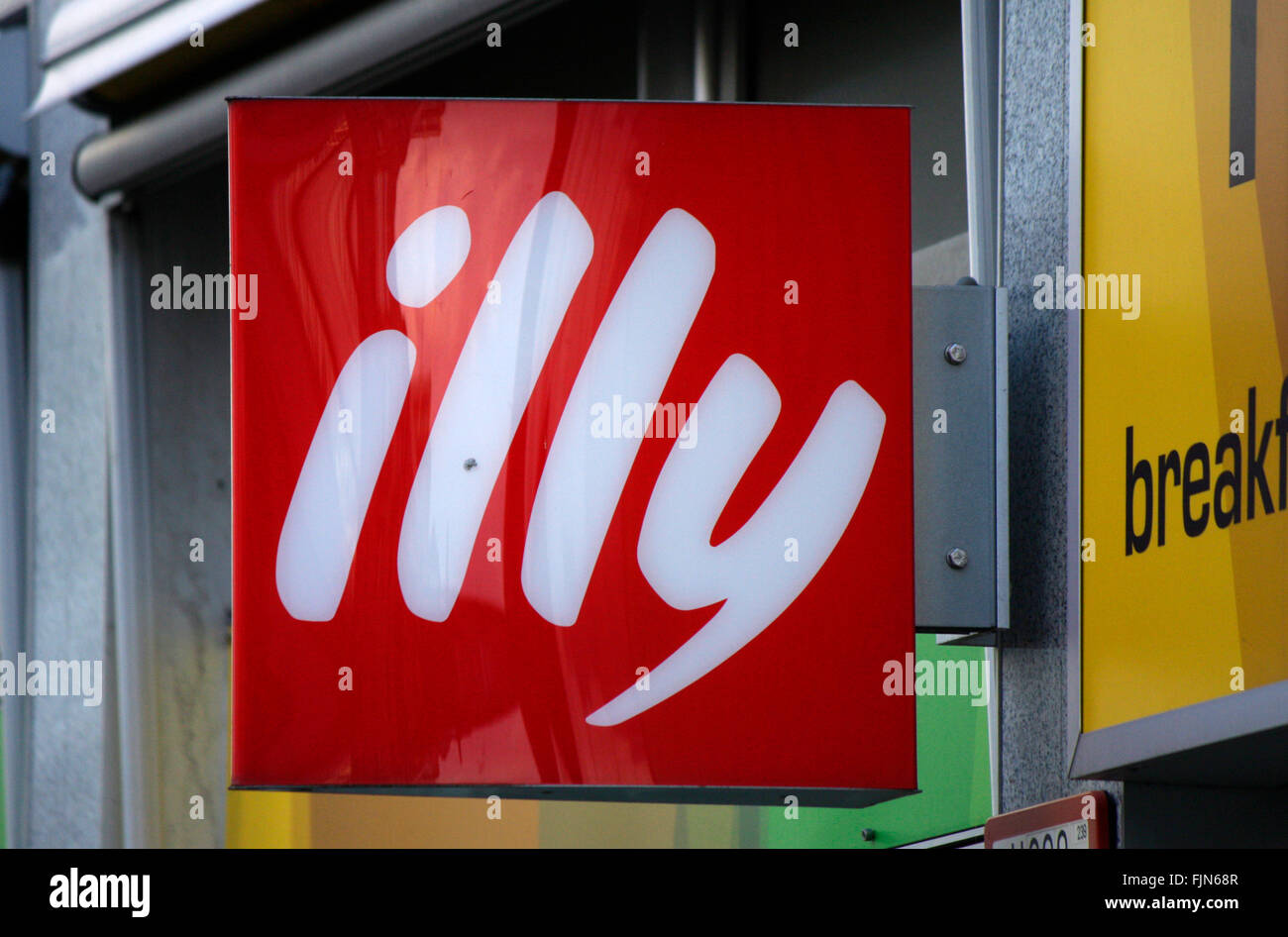 Illy logo Banque de photographies et d’images à haute résolution - Alamy