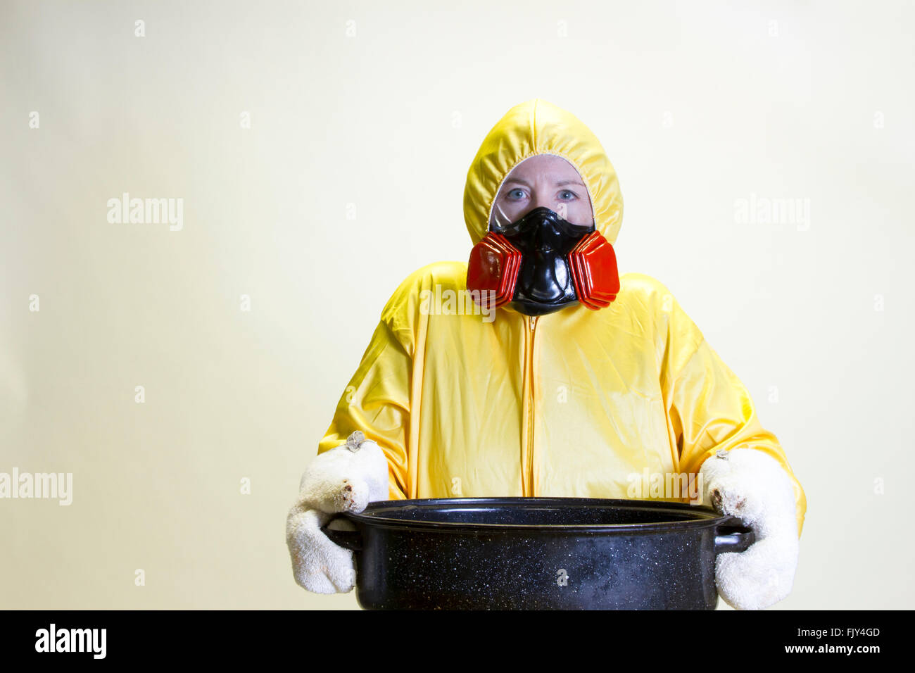 Woman hazmat hazardous materials suit Banque de photographies et d ...