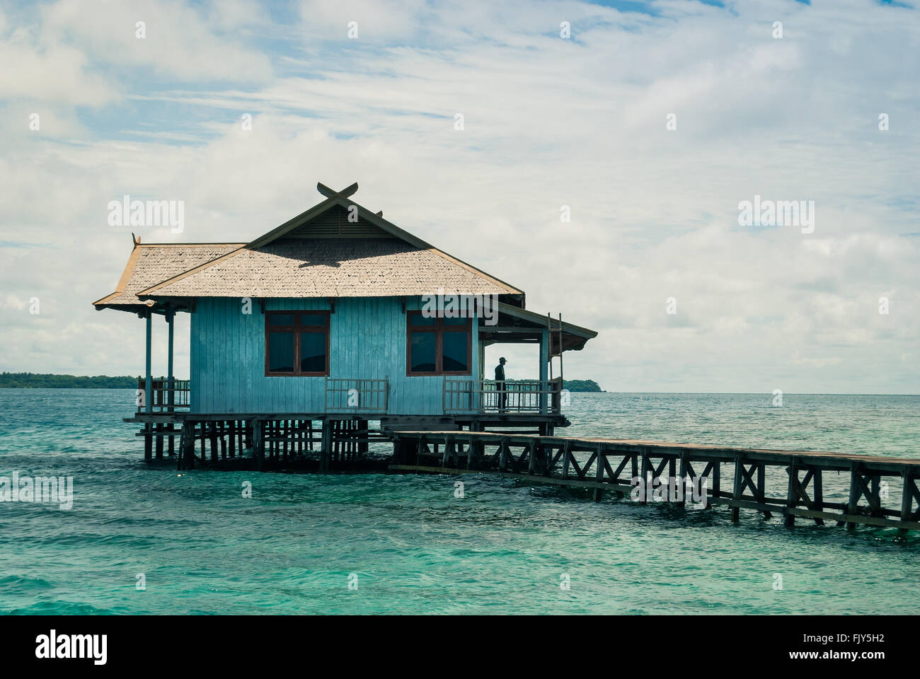 Une maison sur pilotis sur Pulau Tengah island, Indonésie, Ile ...