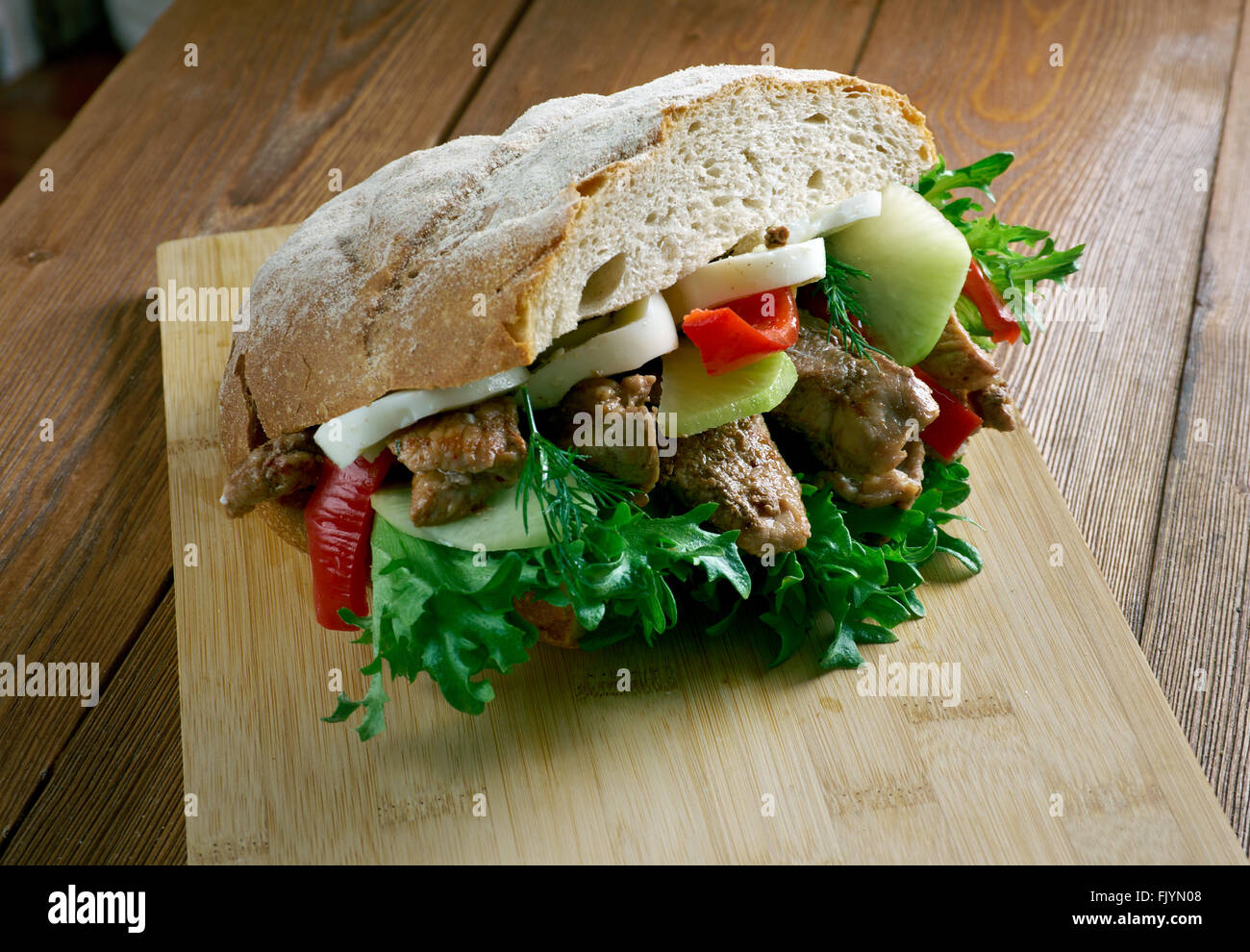 Pan-bagnat sandwich est une spécialité de la région de Nice, France ...