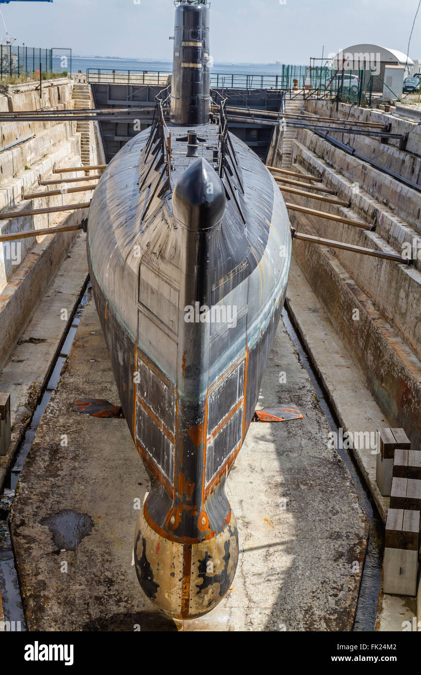 Sous-marin en cale sèche, Cacilhas, Lisbonne, Portugal Photo Stock - Alamy