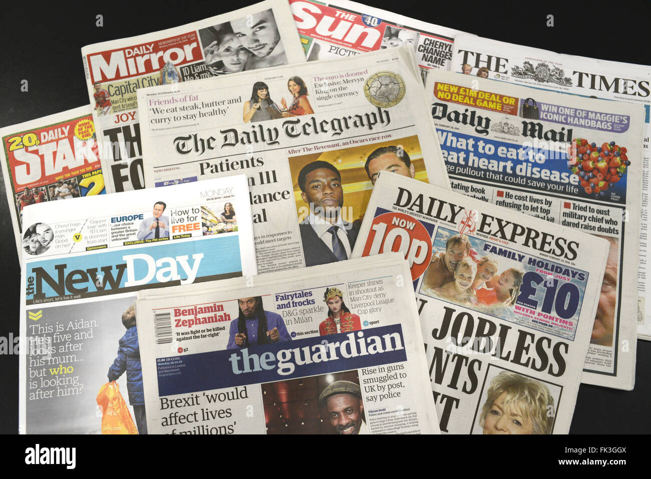 Journaux papier Banque de photographies et d’images à haute résolution ...