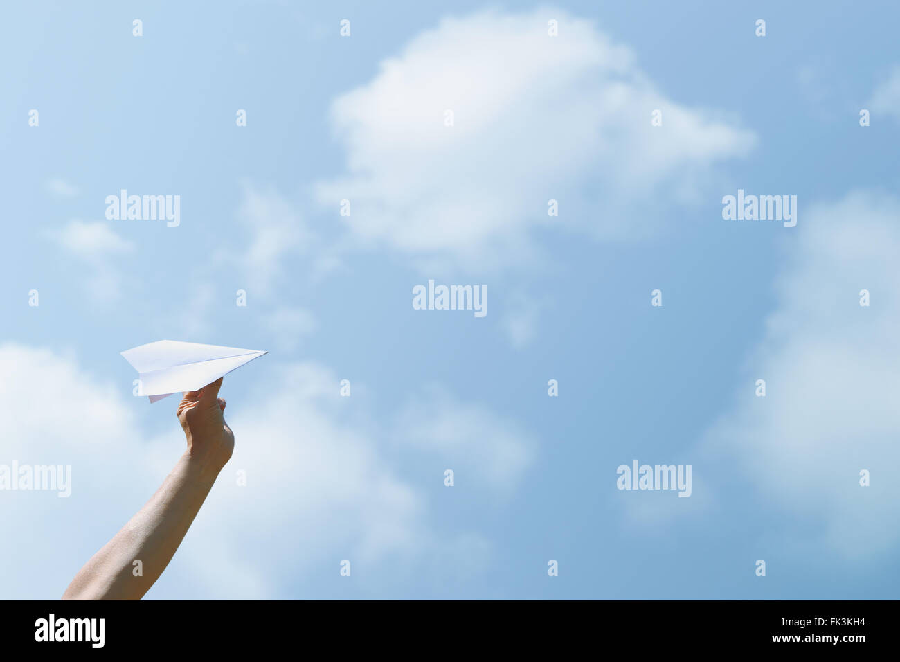Flying paper Banque de photographies et d’images à haute résolution - Alamy
