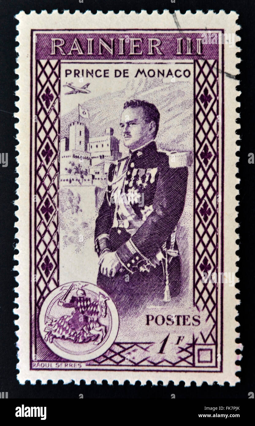 MONACO - circa 1950 : timbre imprimé en Monaco montre le Prince Rainier ...