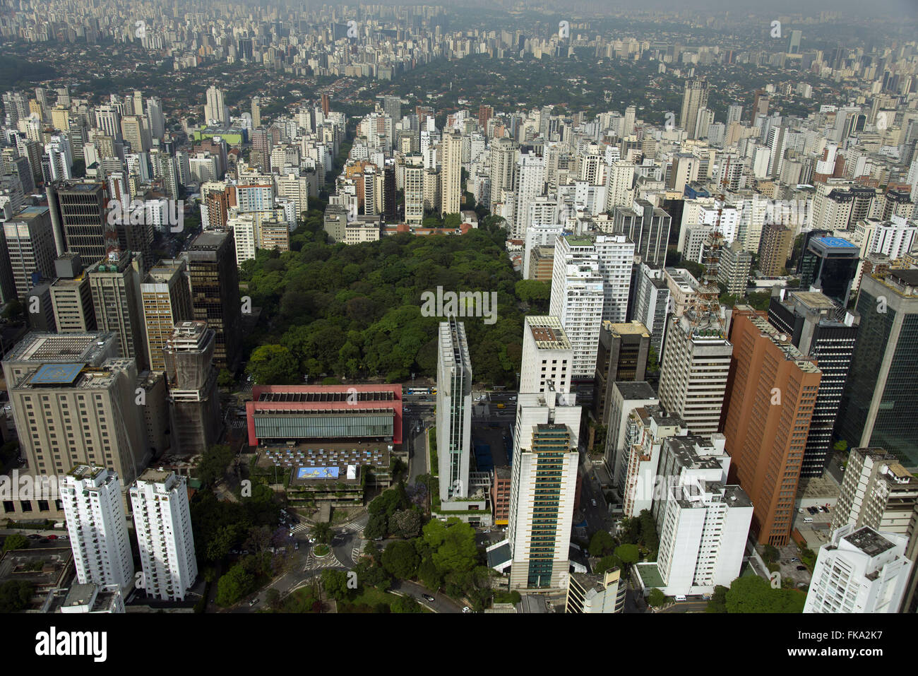 Vue aérienne de la MASP - Museu de Arte de São Paulo et Parque Trianon ...