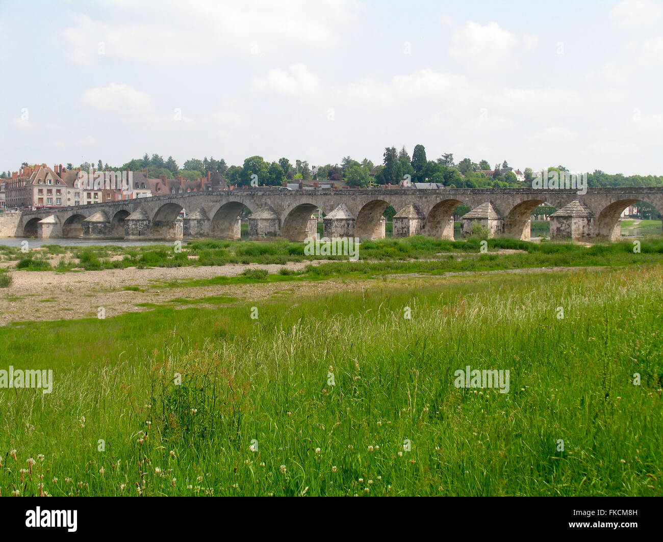 Pont gien loire Banque de photographies et d’images à haute résolution ...