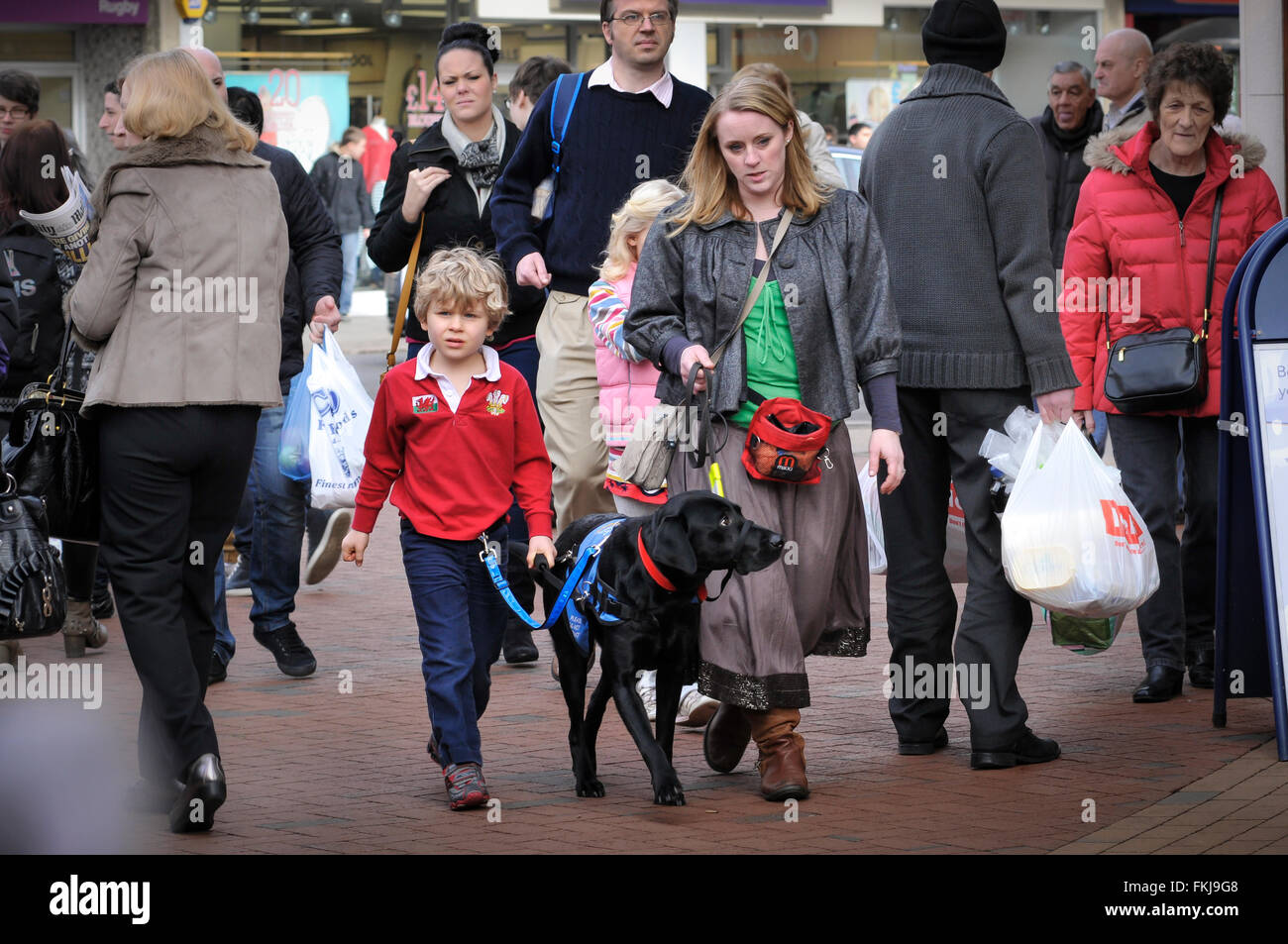 Marcus Butt en photo avec son chien d'Ivan et de la mère de Sarah ...