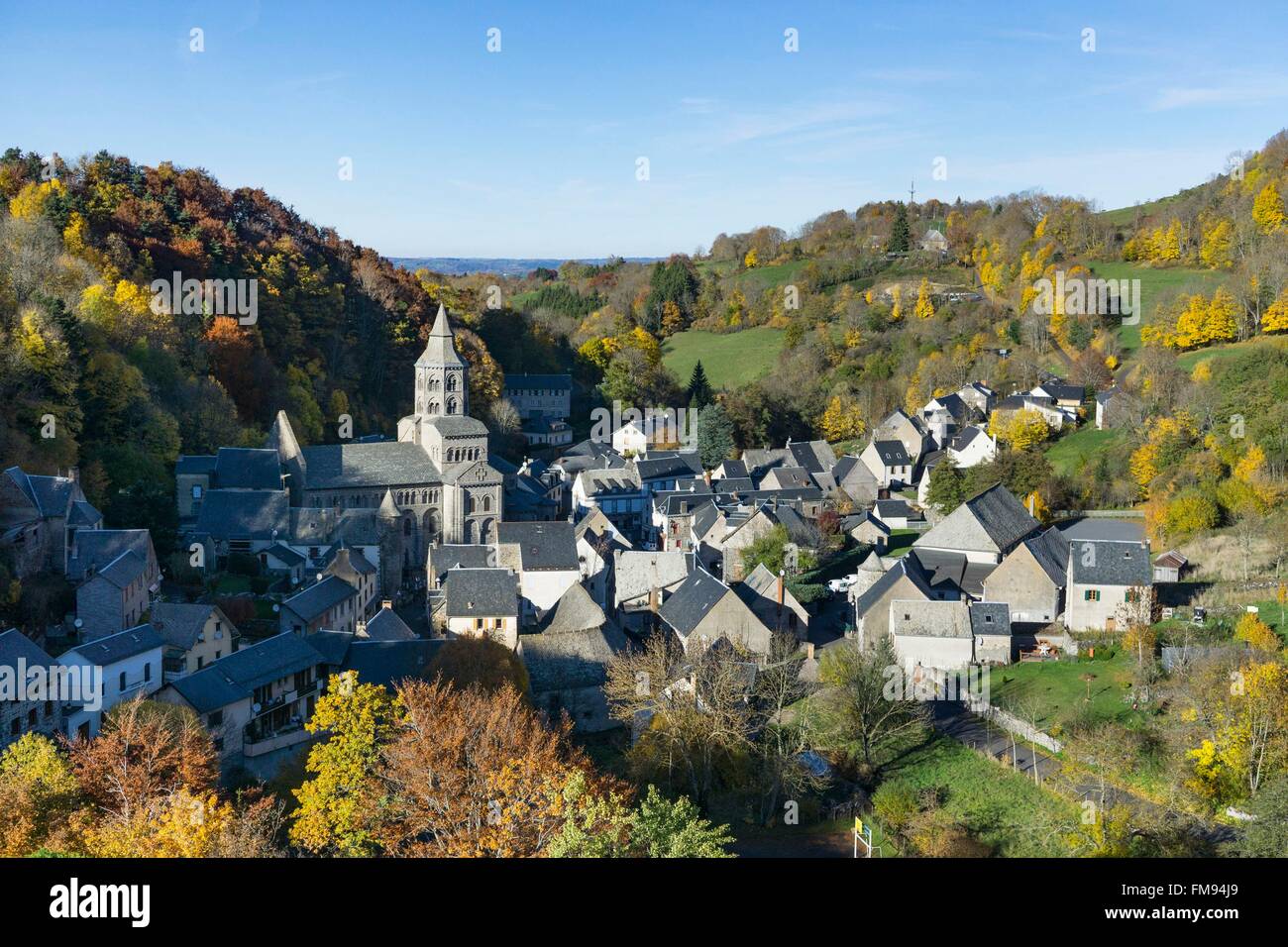 France, Puy de Dome, Orcival, basilique Notre-Dame d'Orcival, l'église ...