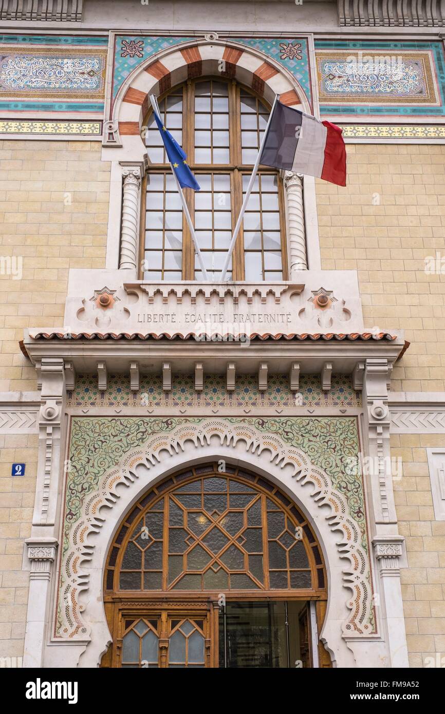 France, Paris, l'Avenue de l'Observatoire, façade de style mauresque de ...