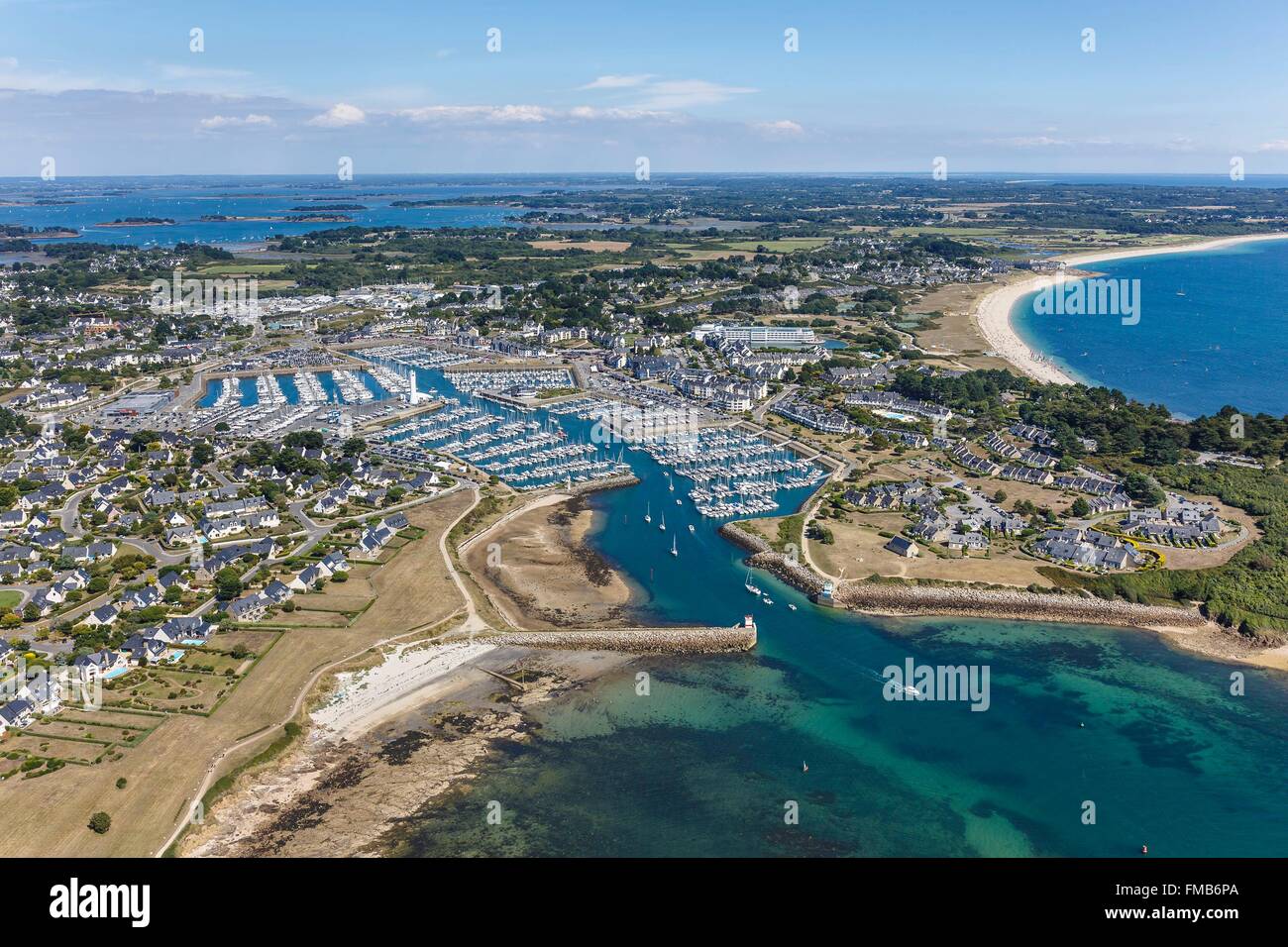 France, Morbihan, Arzon, Pointe de Kerpenhir, Le Crouesty marina (vue ...
