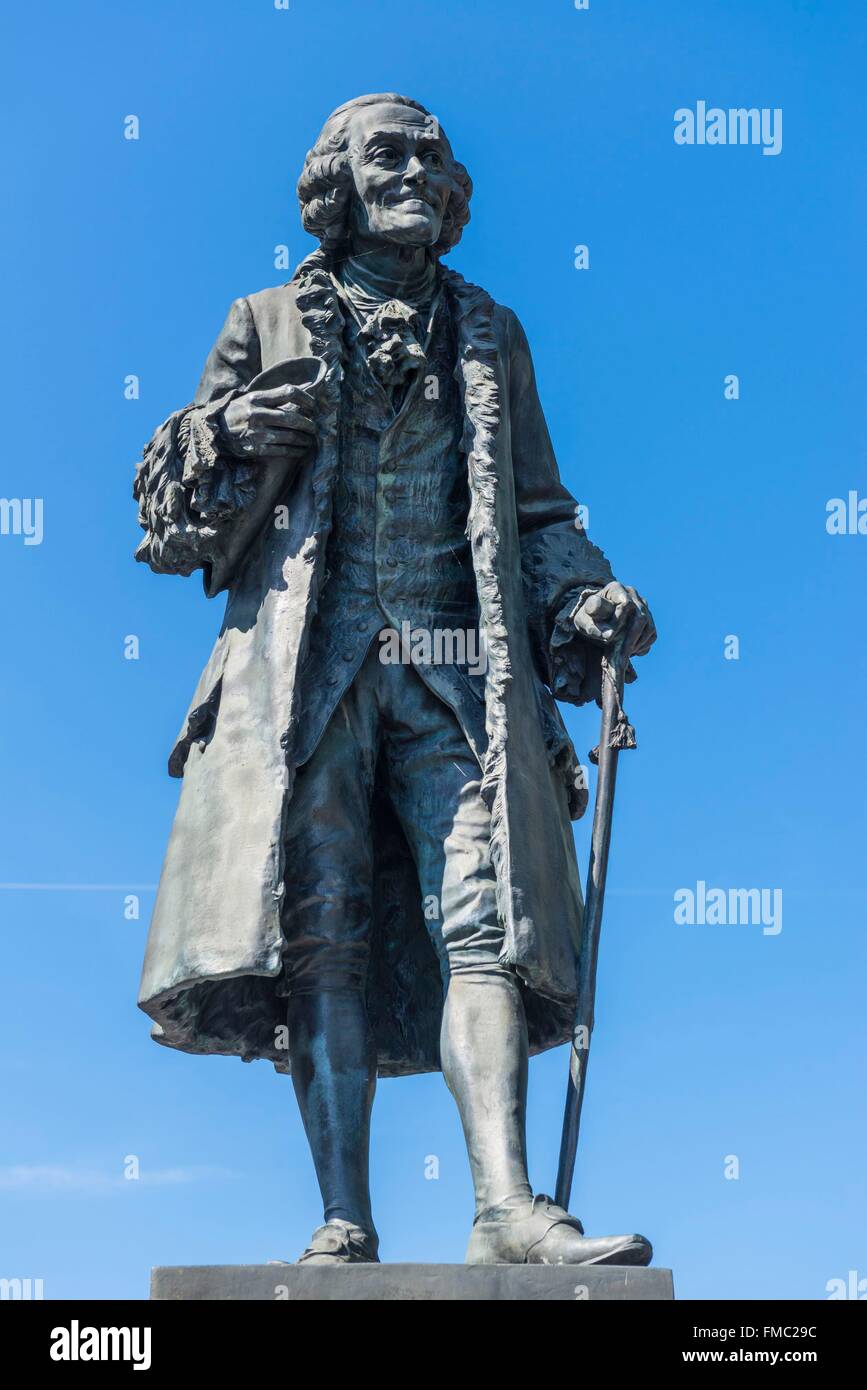 Statue of voltaire Banque de photographies et d’images à haute ...