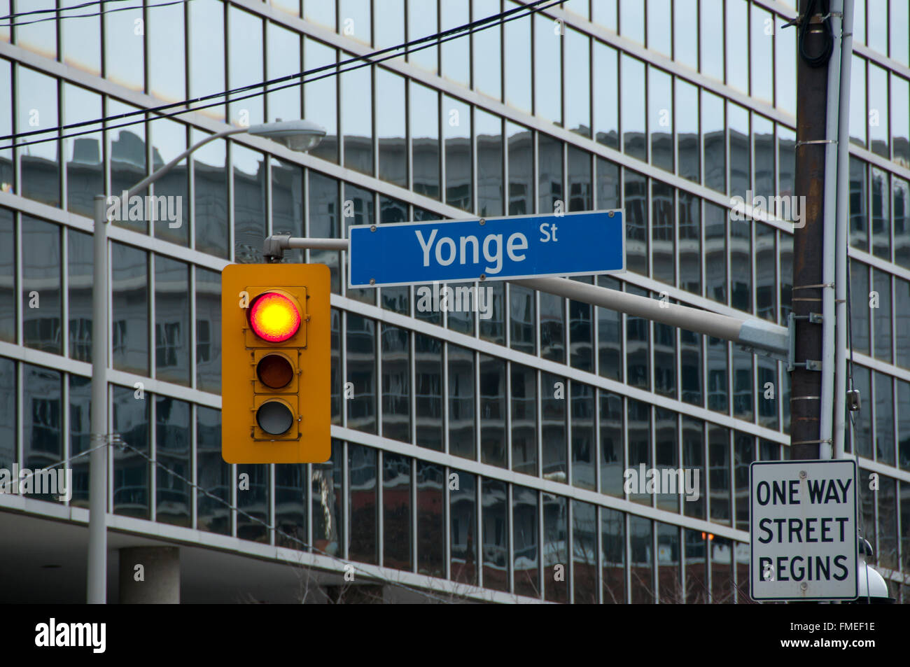 Panneau de la rue yonge Banque de photographies et d’images à haute ...