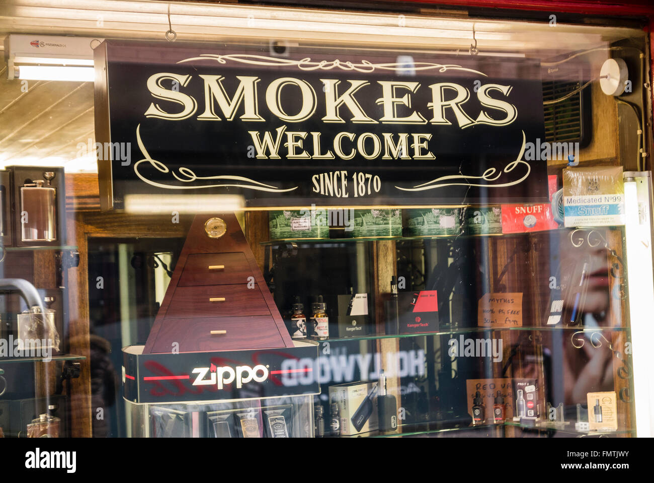 Enseigne de magasin de cigares Banque de photographies et d’images à ...
