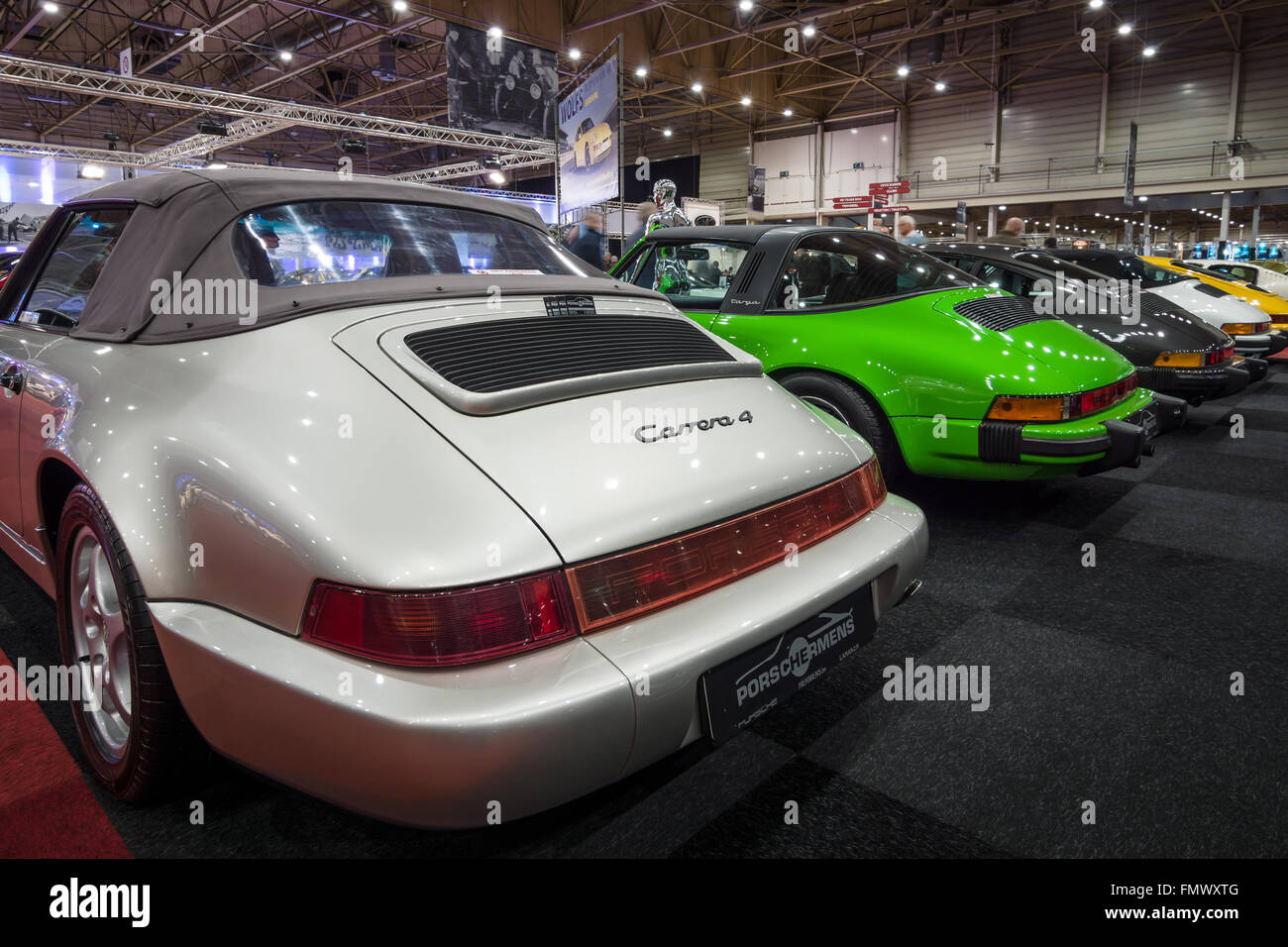 Le stand de "Centre sports cars Hermens', Belgique. Divers modèles de ...