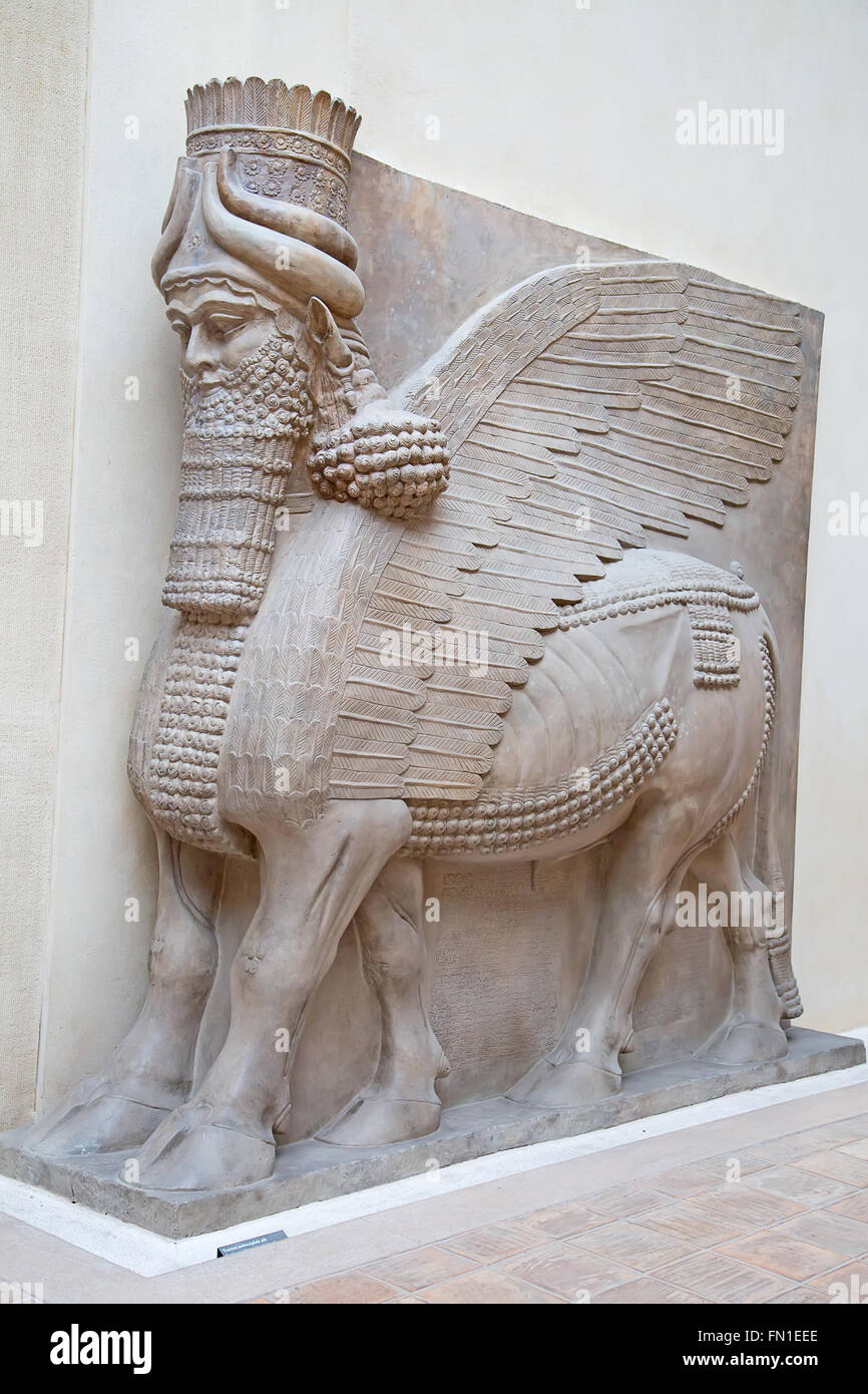 Sumérien antique sculpture sur pierre avec l'écriture cunéiforme l ...