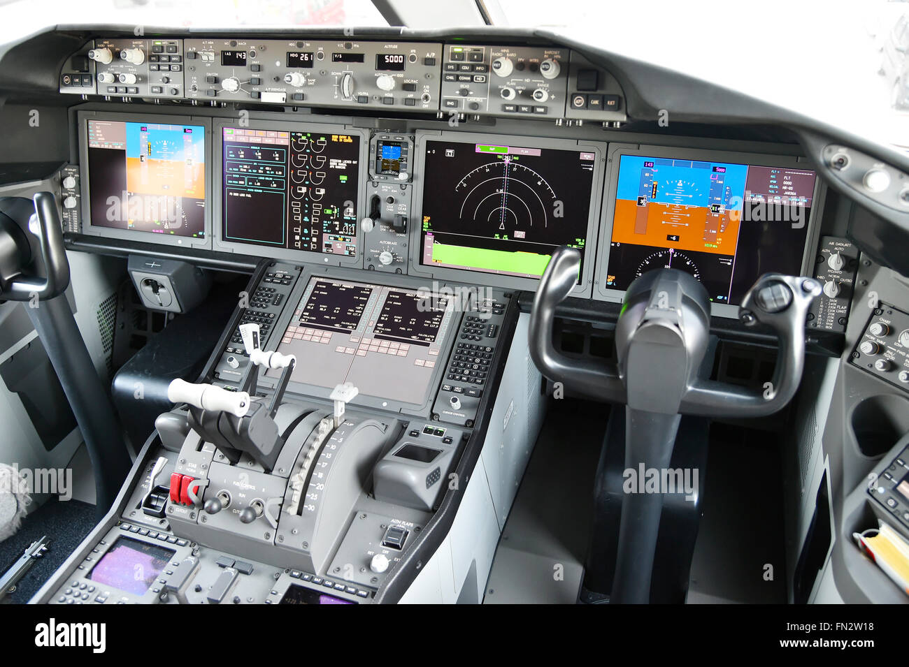 Cockpit boeing 787 b787 dreamliner Banque de photographies et d’images ...