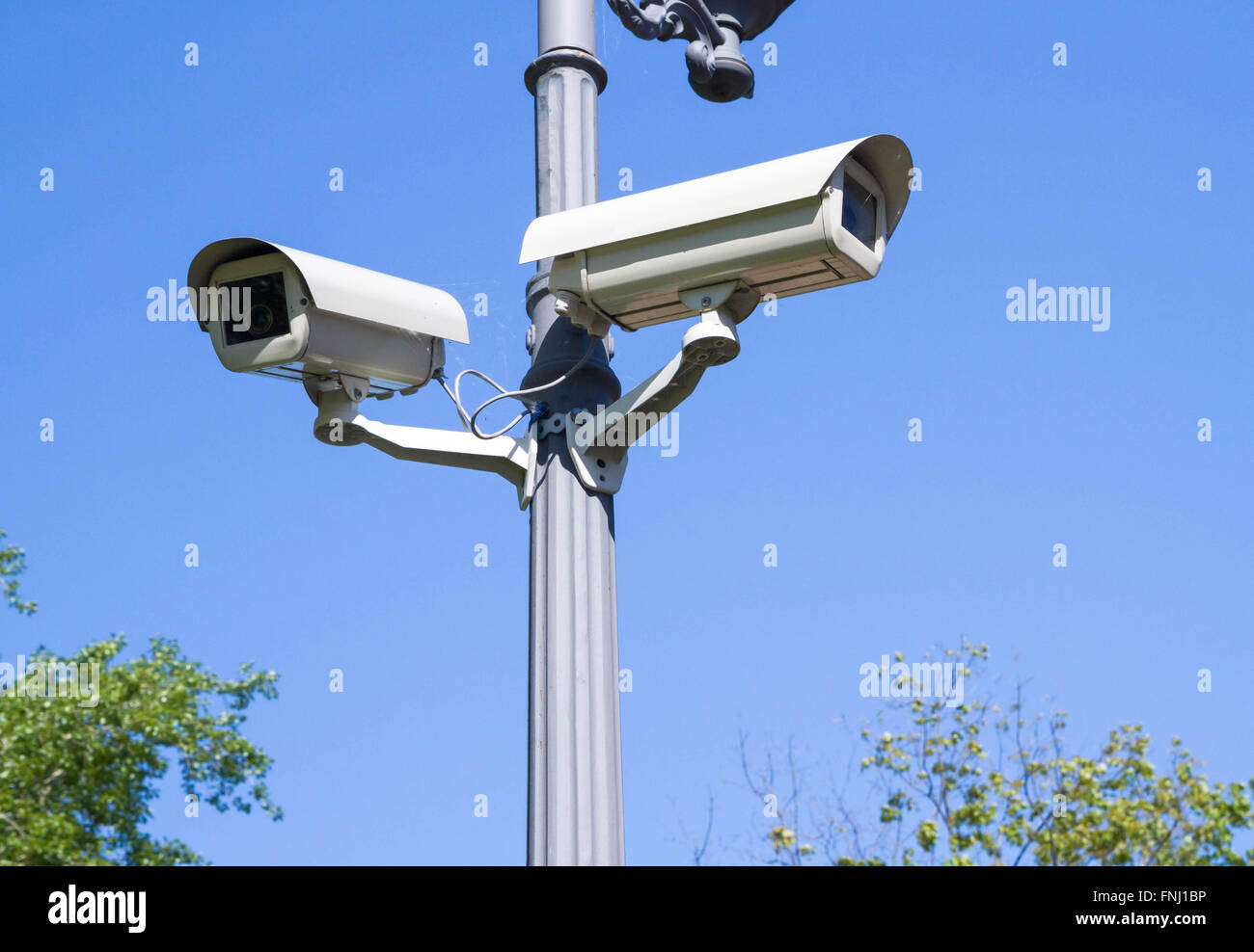 Caméra de Surveillance sur le poteau électrique Photo Stock - Alamy