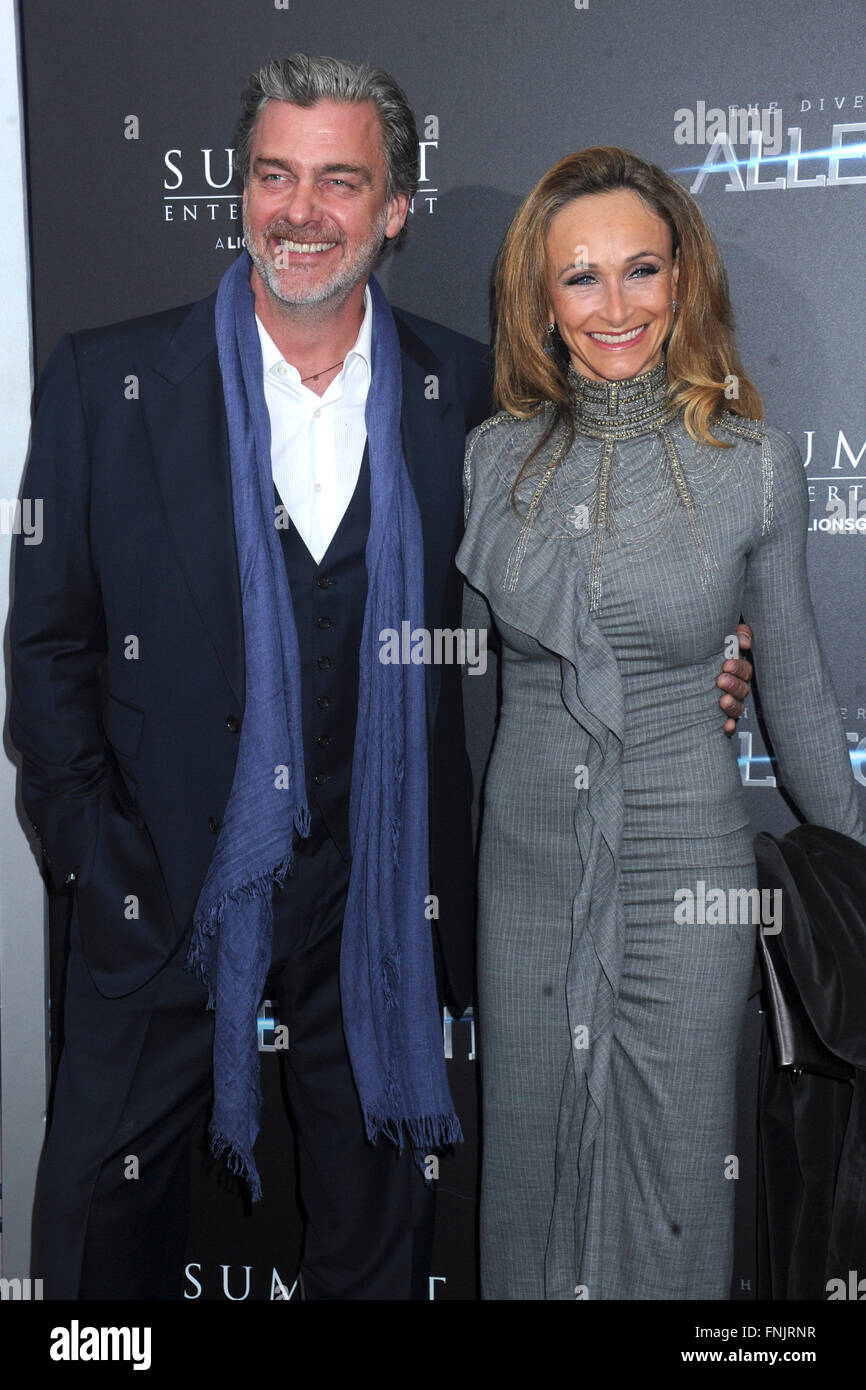 Ray stevenson and elisabetta caraccia Banque de photographies et d ...