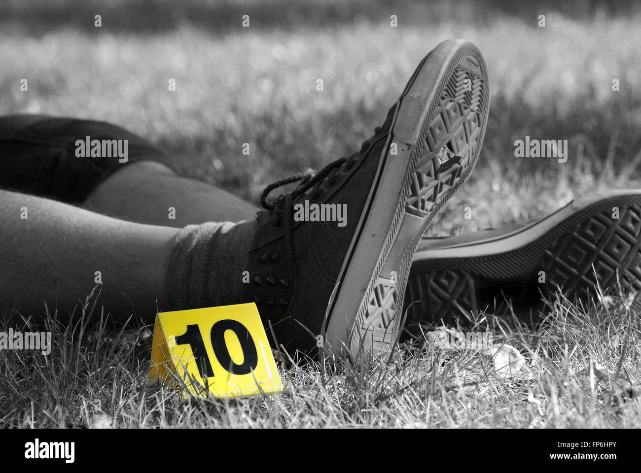 Crime scene evidence markers Banque de photographies et d’images à ...