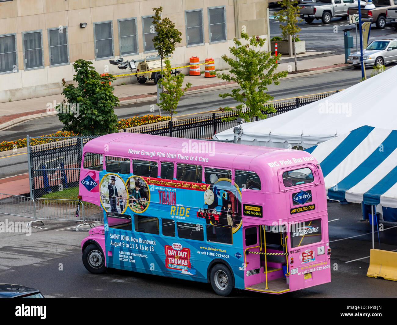 Pink bus Banque de photographies et d’images à haute résolution - Alamy