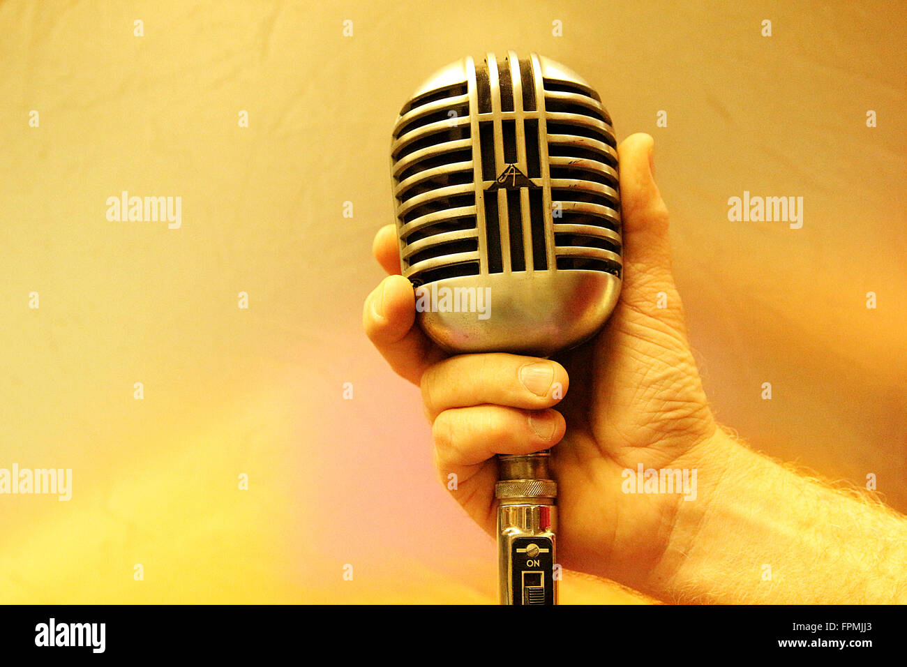 Old vintage antique microphone Banque de photographies et d’images à haute résolution - Alamy