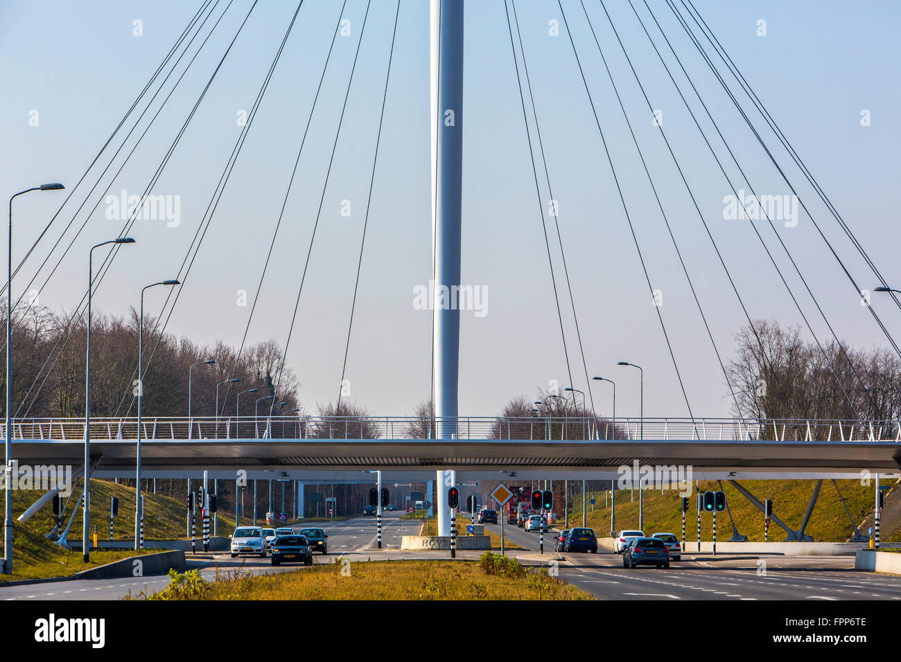 Le Hovenring, un rond-point pour les cyclistes et les piétons, qui ...