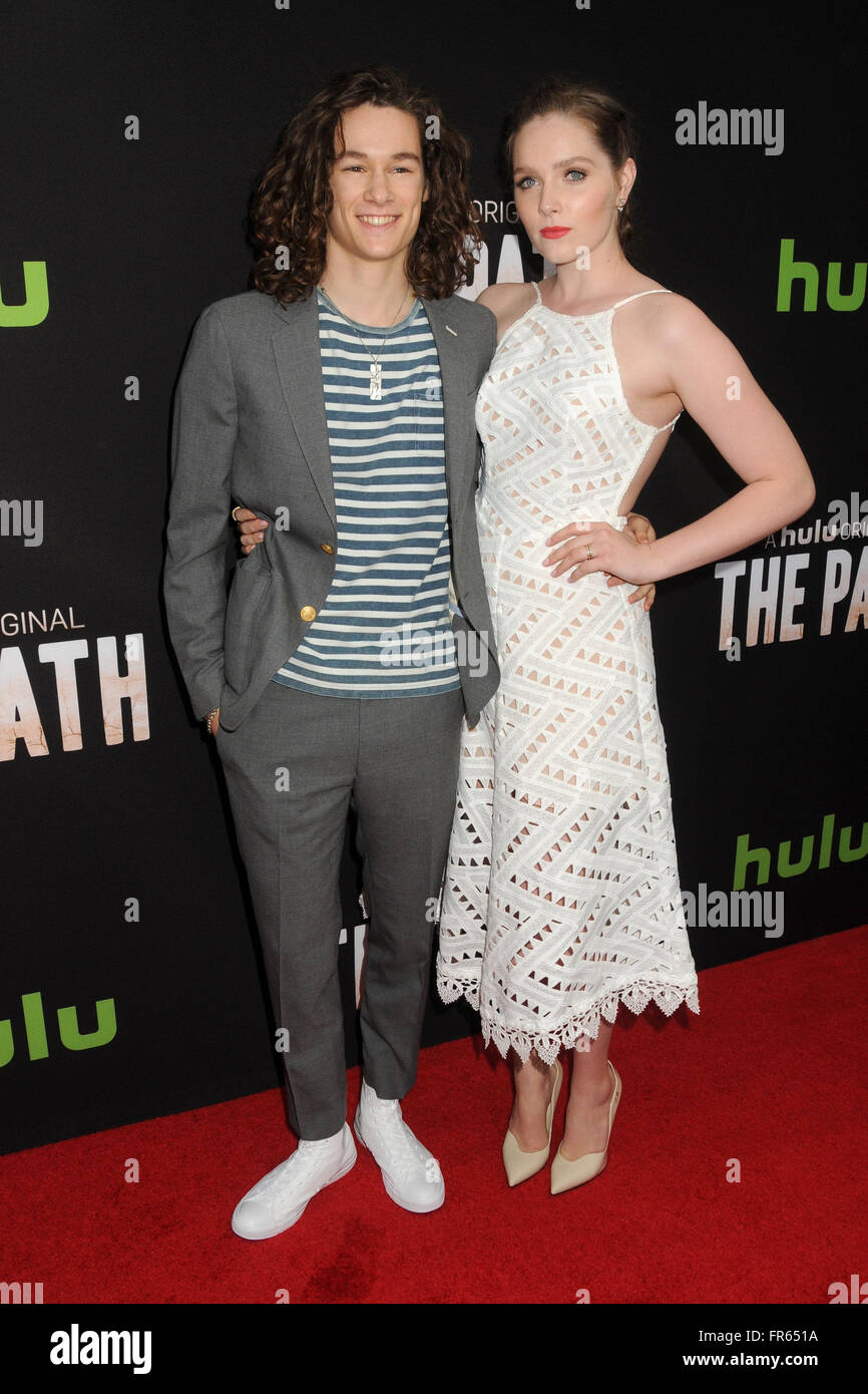 Kyle allen and amy forsyth Banque de photographies et d’images à haute ...